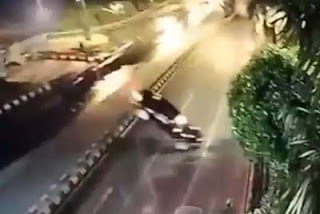 Mobil Melayang dari Tol KLBM, CCTV Rekam Detik-Detik Kecelakaan ...